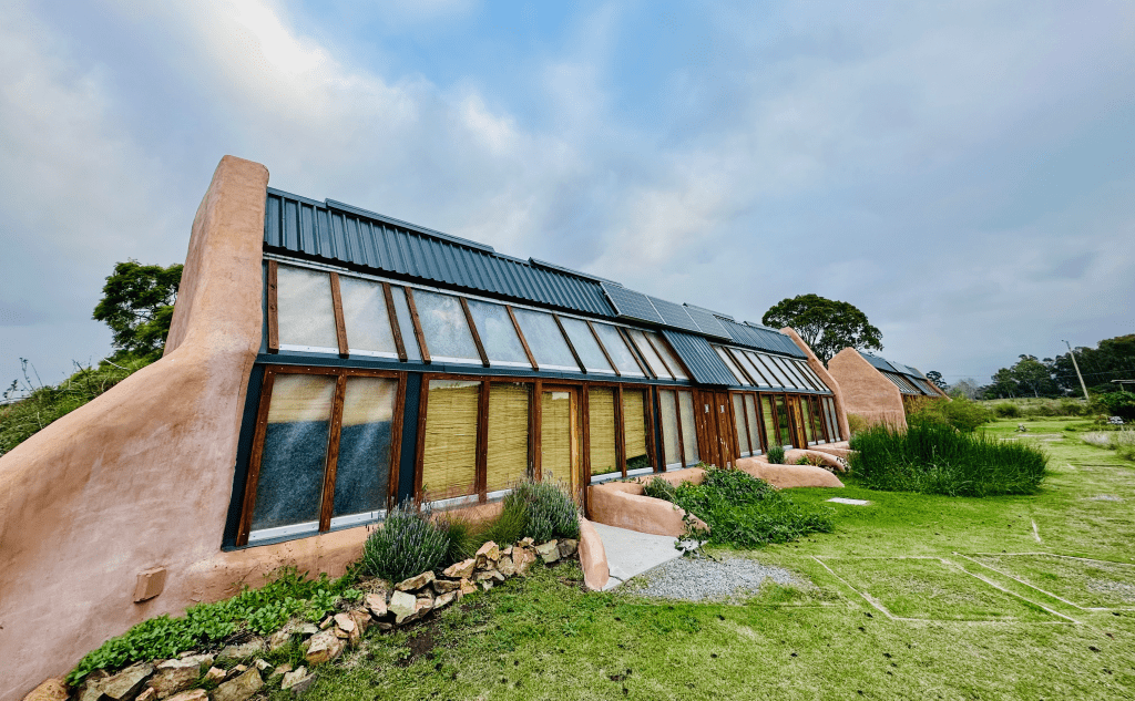 Caliu Earthship Colonia Del Sacramento Uruguai | Viajar Verde